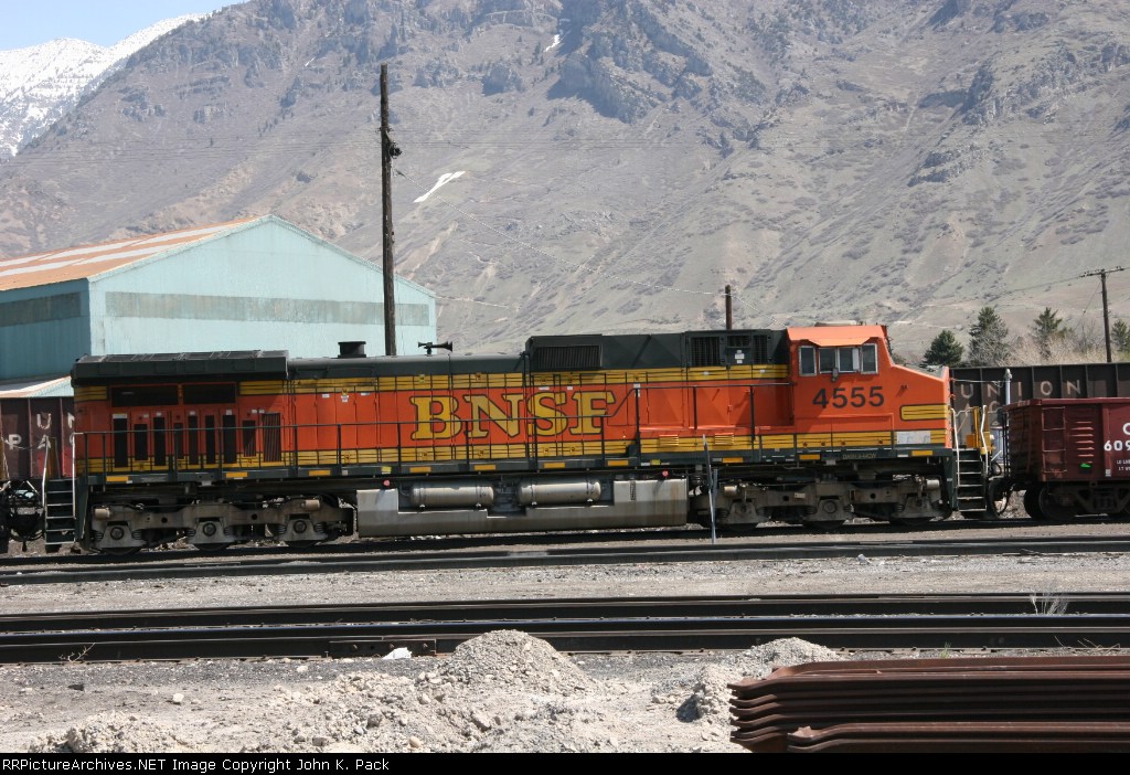 BNSF 4555